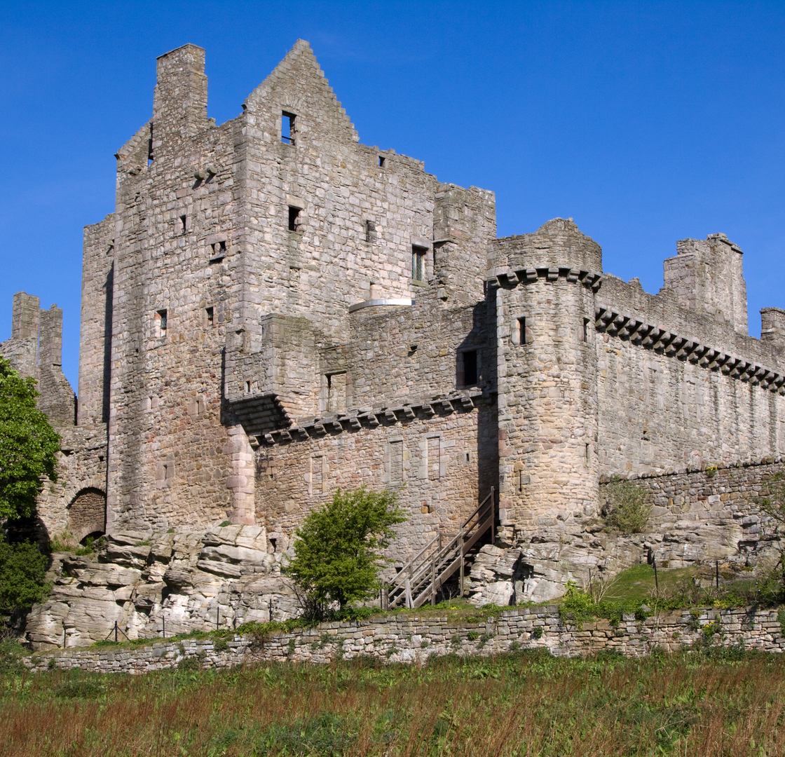 Craigmillar Castle in Edinburgh | Loch Lomond Waterfront